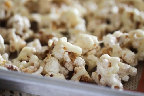 Snickerdoodle Popcorn with White Chocolate Drizzle | Picky Palate