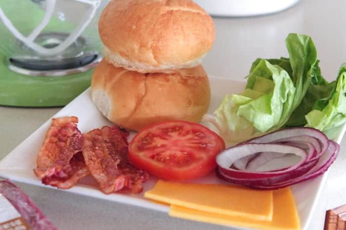 Sriracha Ranch Bacon Cheeseburger | The Best Cheeseburger Recipe