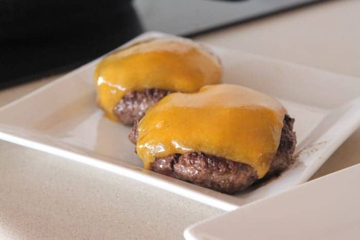 Sriracha Ranch Bacon Cheeseburger | The Best Cheeseburger Recipe