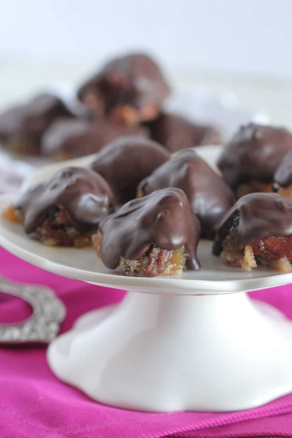Chocolate Covered Pecan Pie Bites | Bite Sized Pecan Pie Recipe